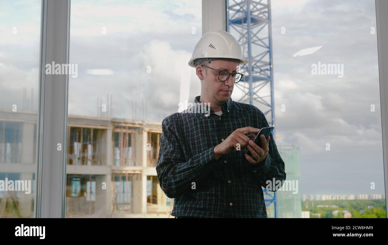 Mobile engineer hi-res stock photography and images - Alamy
