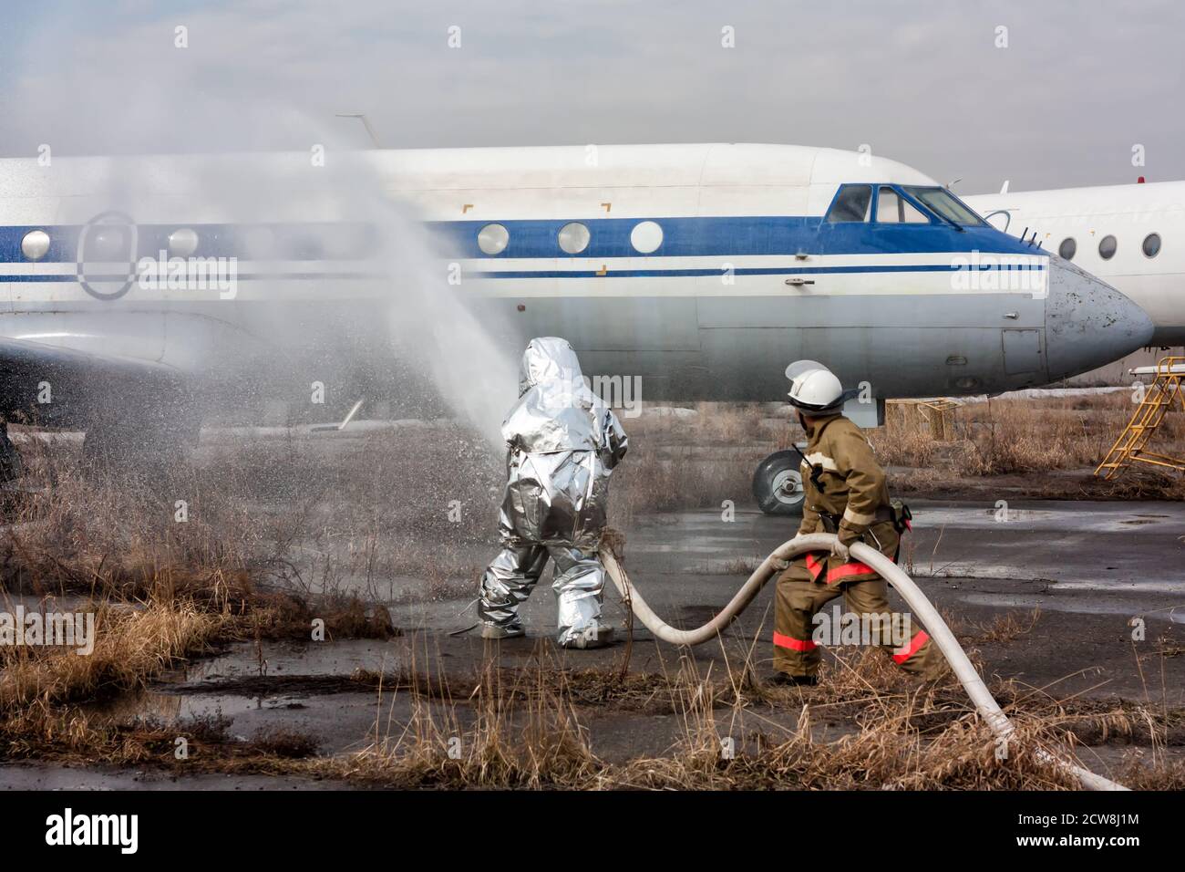 Fill the plane with fire-fighting foam after emergency landing Stock ...