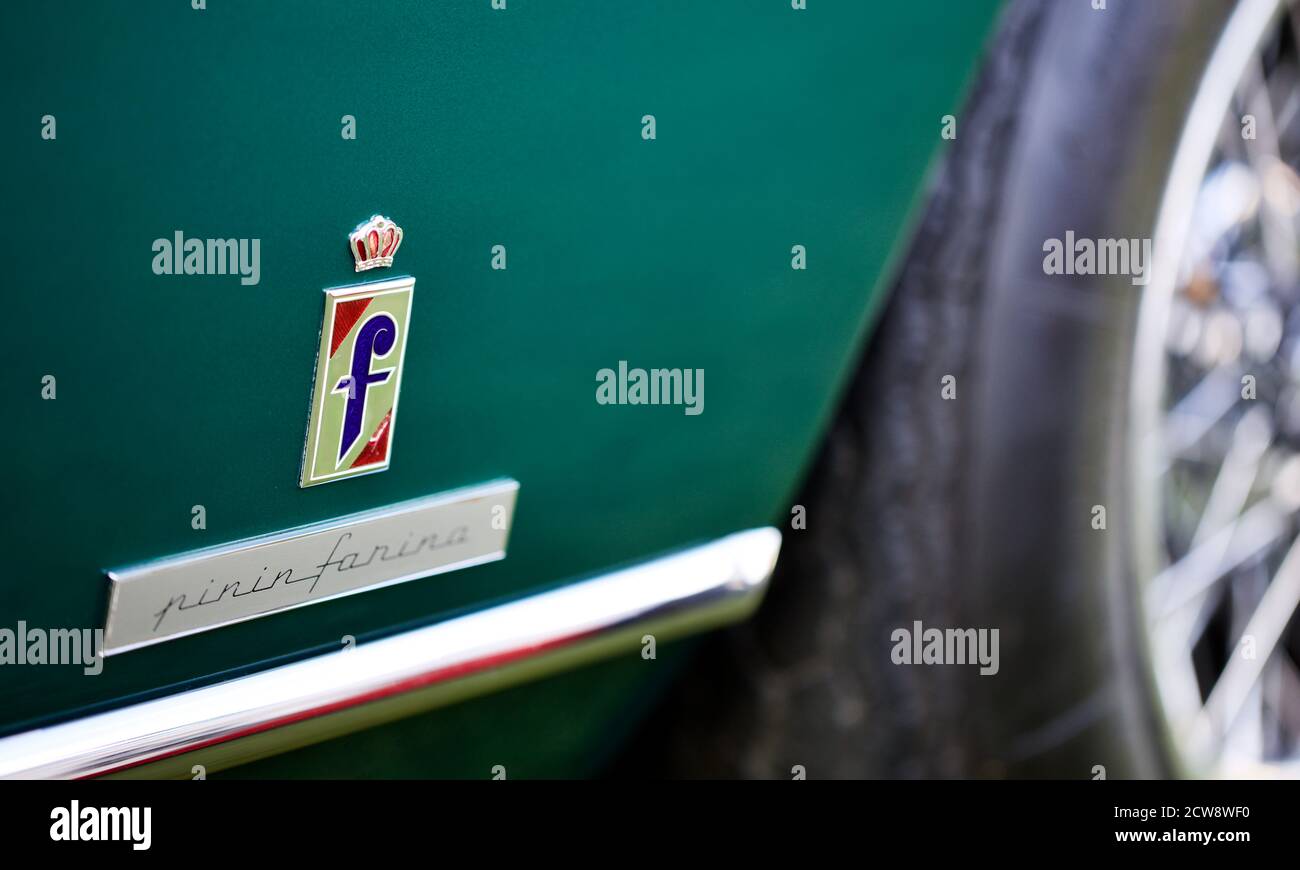 Pininfarina badge on a beautiful Ferrari 275 Stock Photo - Alamy