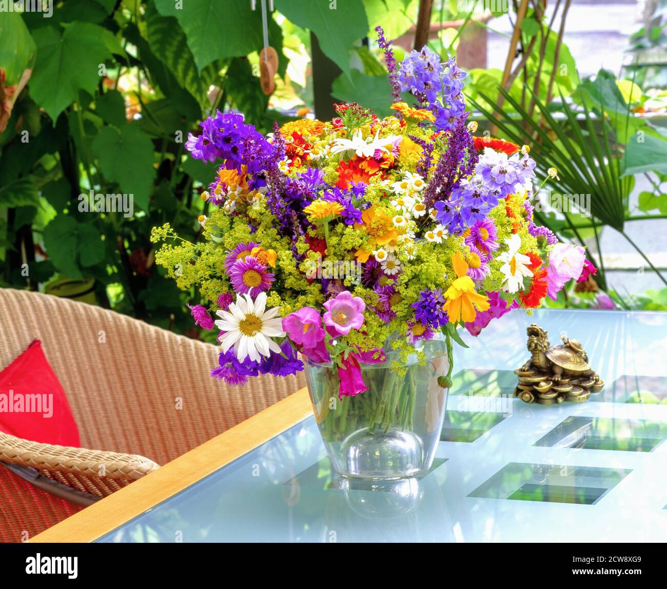 A bouquet of summer flowers Stock Photo - Alamy