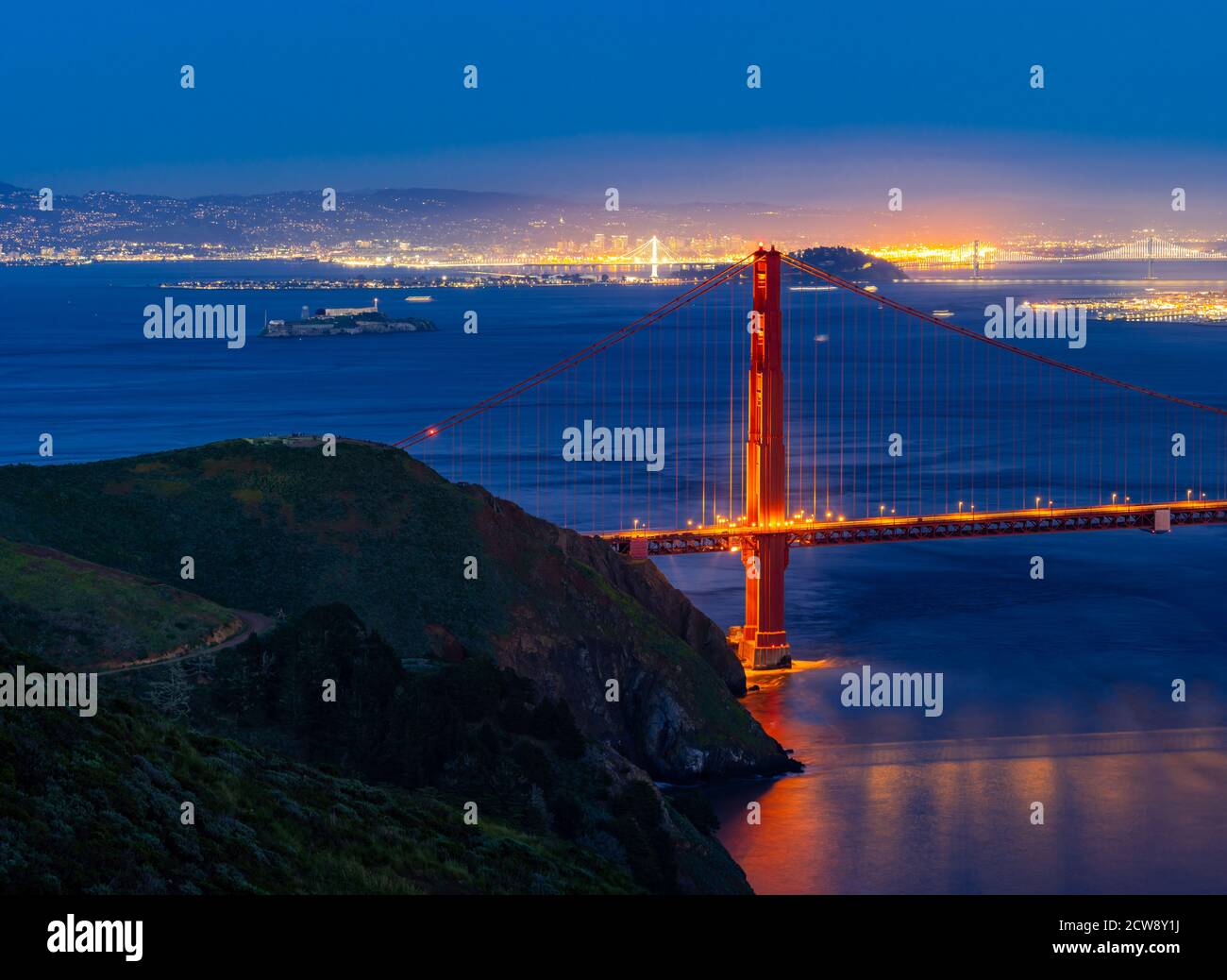 Panorama Sunset Golden Gate bridge Viewpoint with beautiful cityscape ...