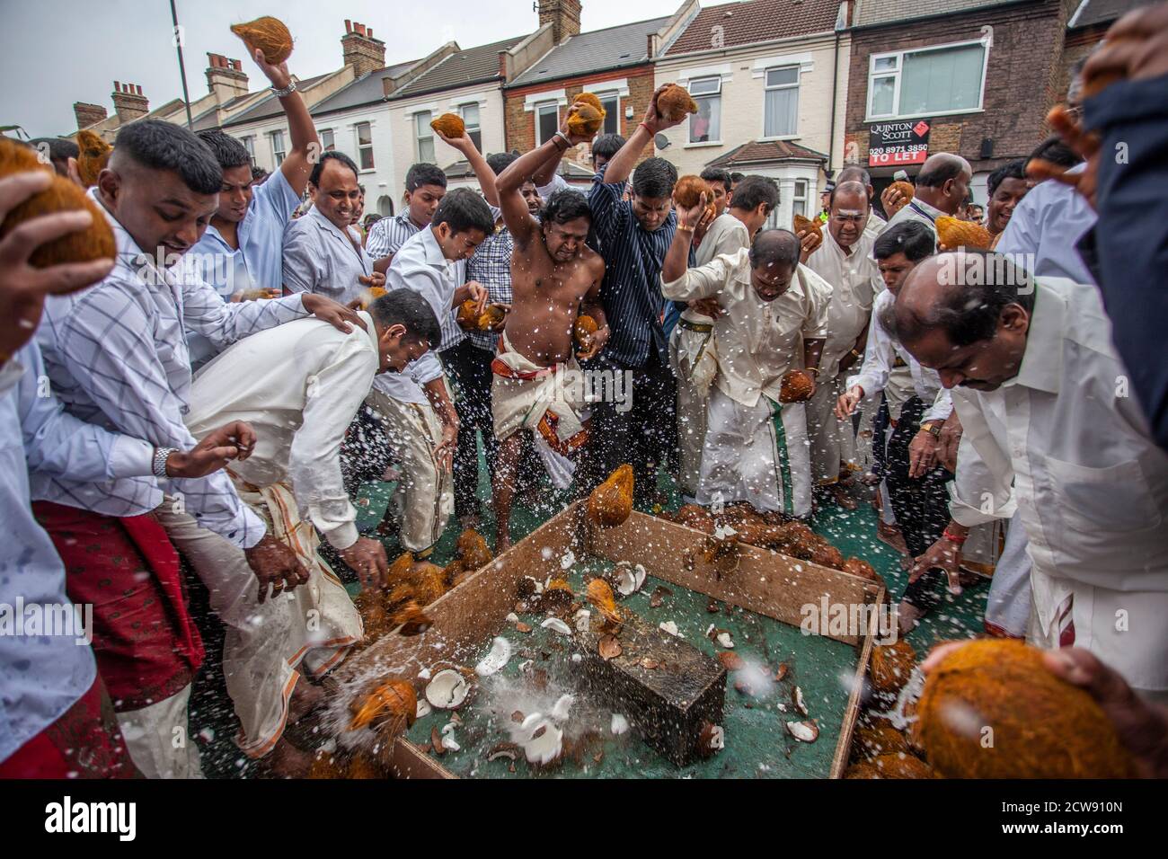 Thousands attend the annual Chariot Festival from the Tamil Hindu Shree ...
