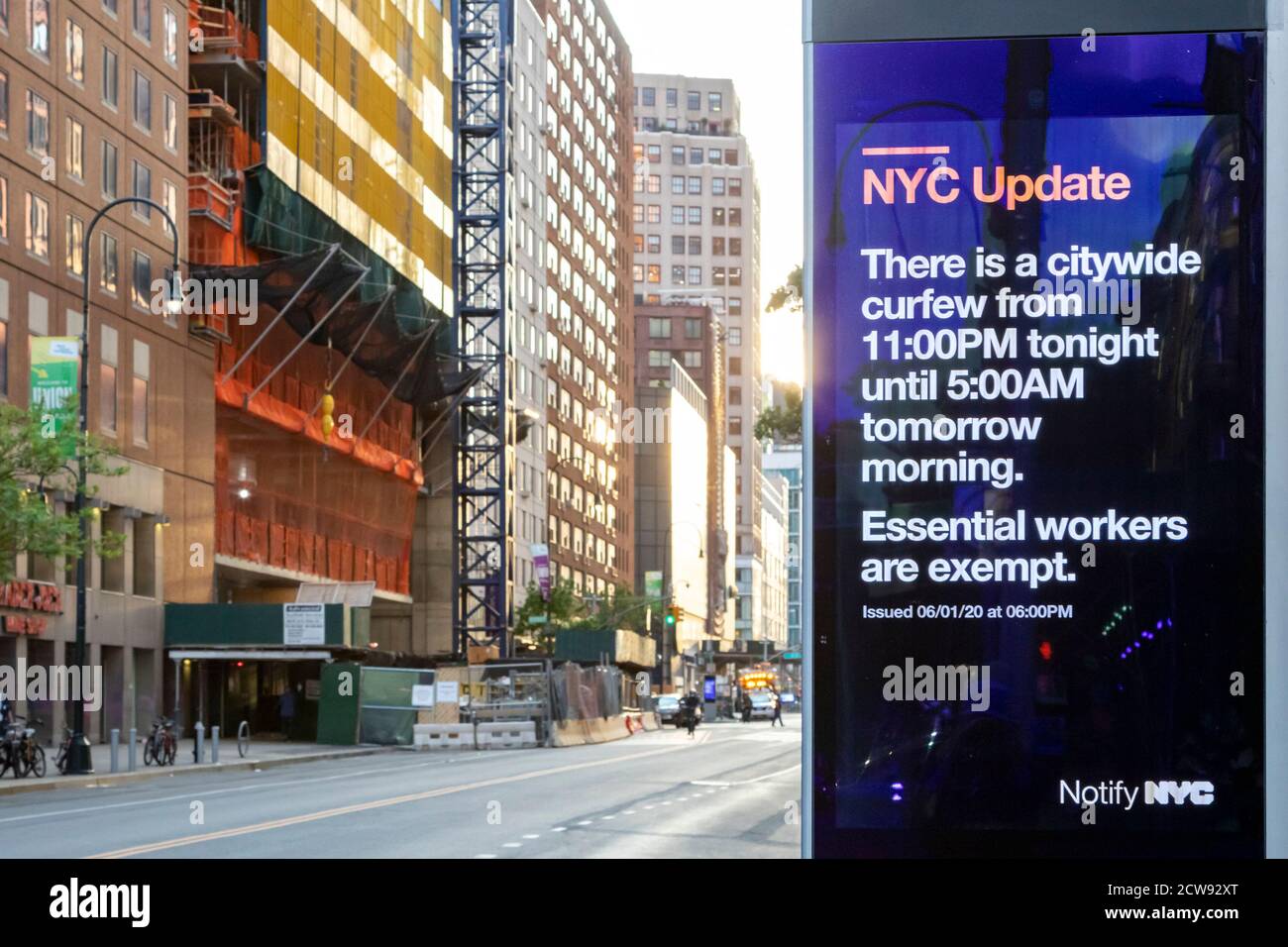 Non essential workers hi-res stock photography and images - Alamy