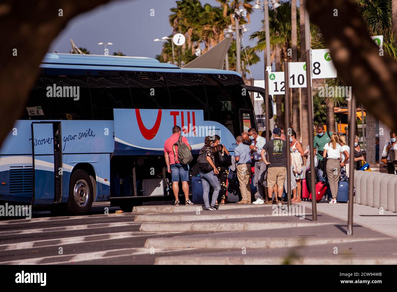 Tui coach hi-res stock photography and images - Alamy