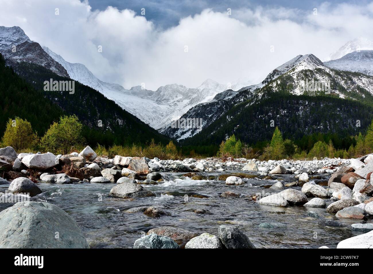 Val Sissone in early autumn, when the first snow surprise the larches ...