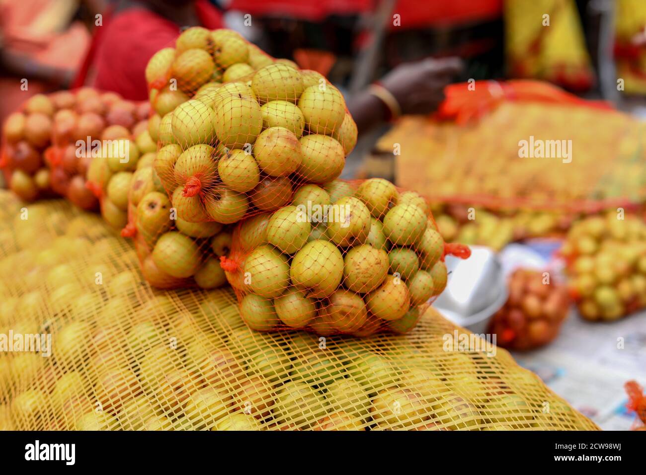Roadside vendor sells fruits hi-res stock photography and images - Alamy