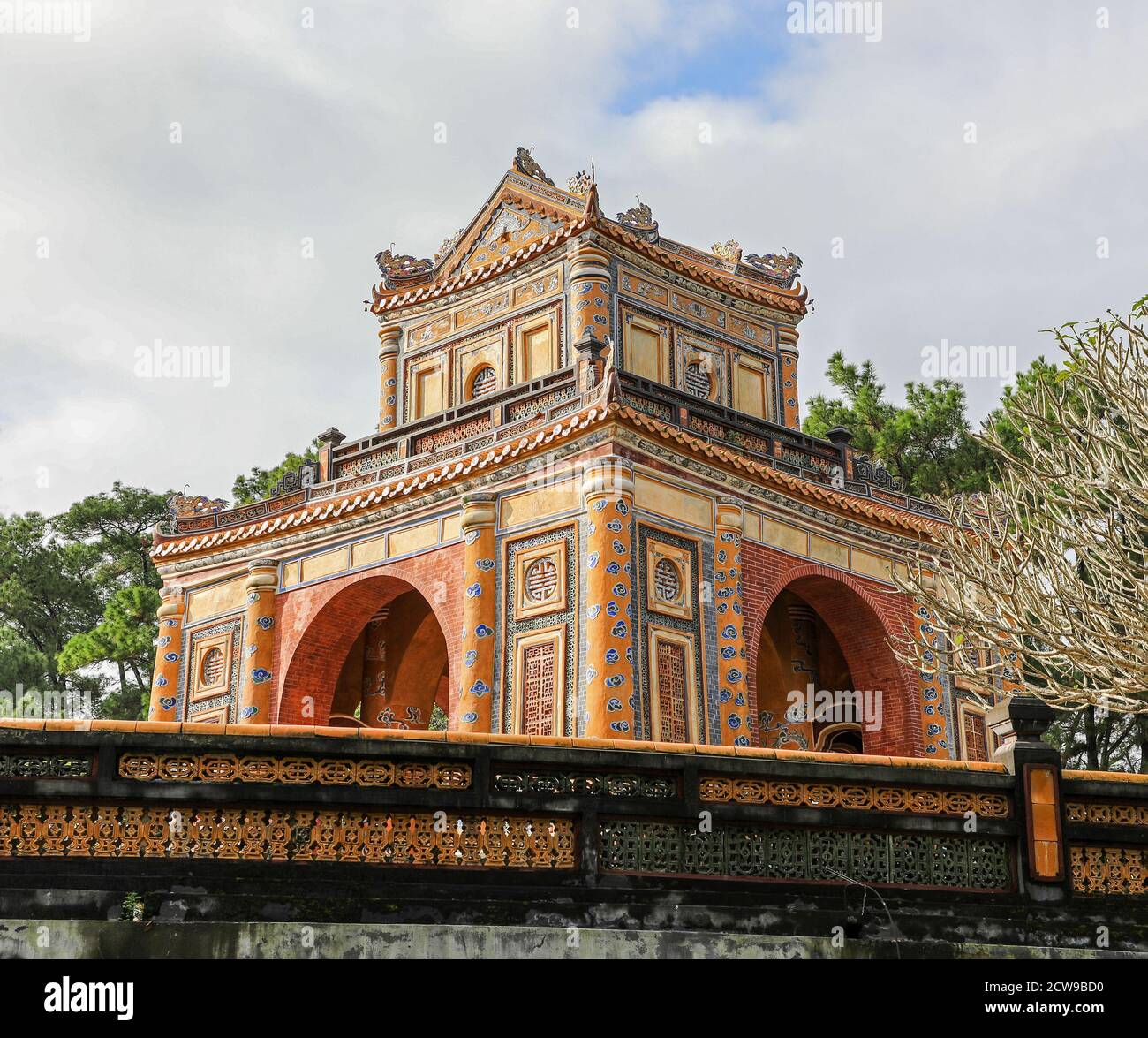 Royal imperial tomb hi-res stock photography and images - Alamy