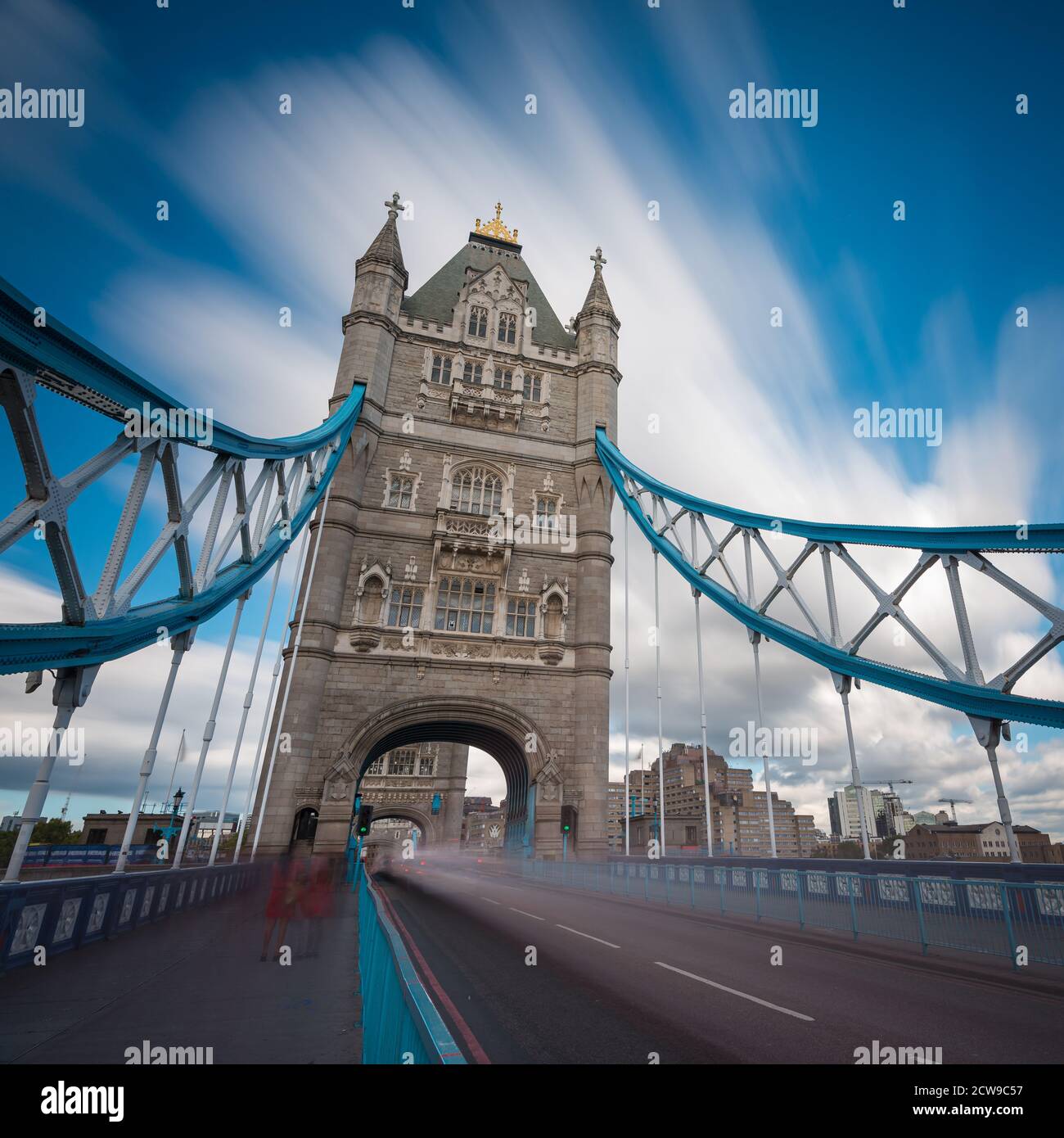 Pedestrian walkways tower bridge hi-res stock photography and images ...