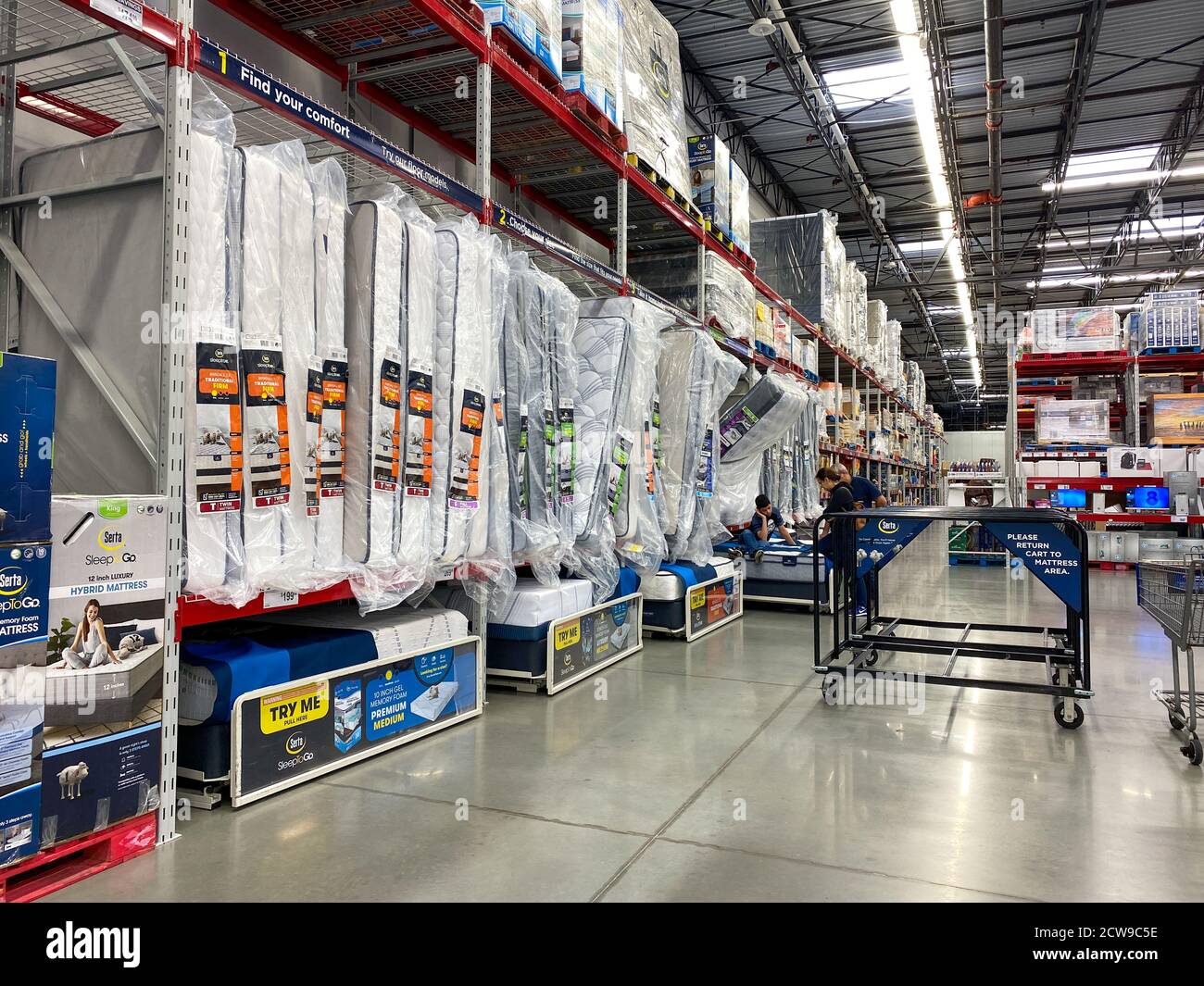 American warehouse club chain hi-res stock photography and images - Alamy