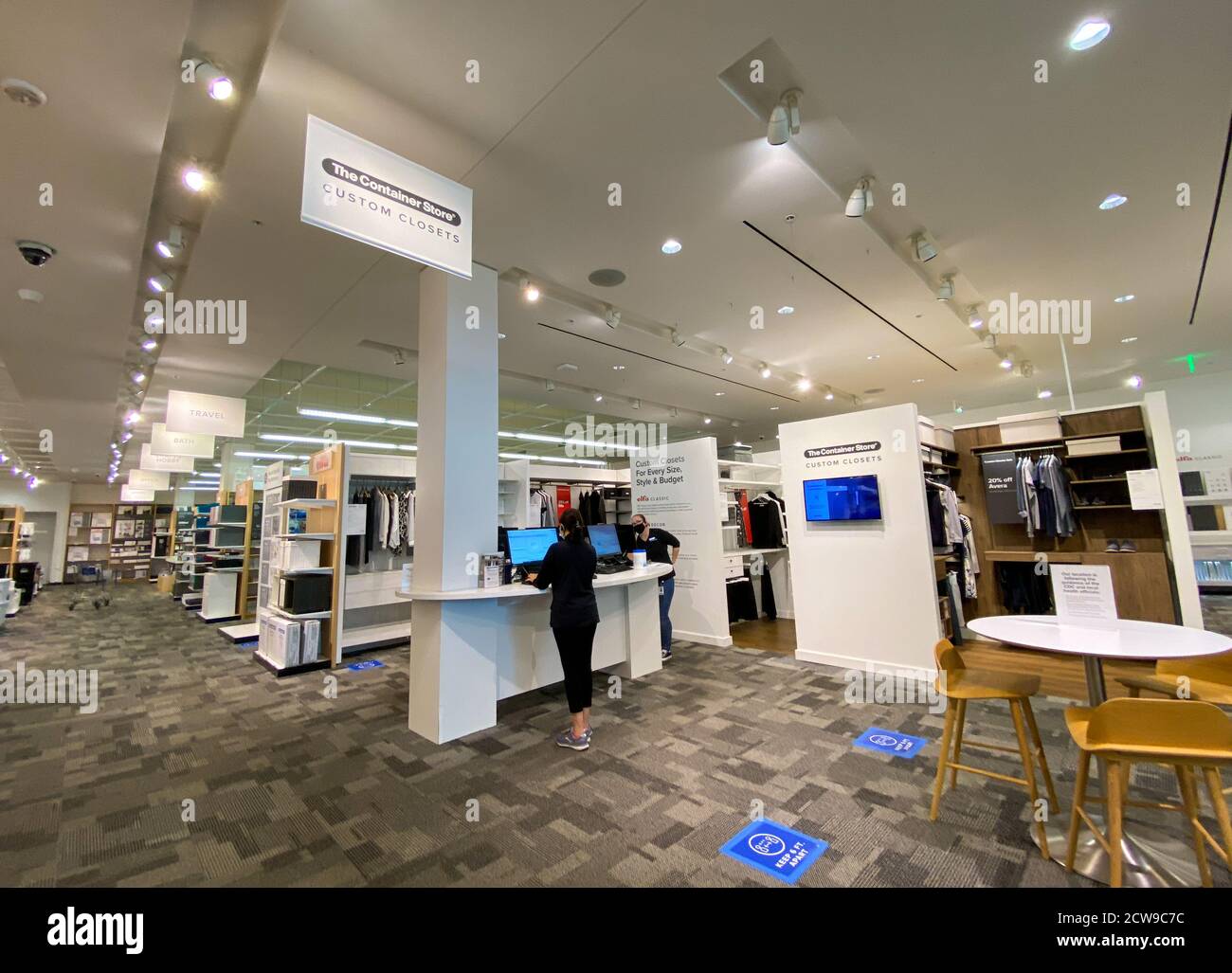 The container store employees hi-res stock photography and images - Alamy