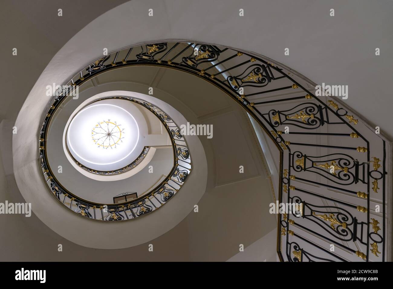 Classic staircase hotel hi-res stock photography and images - Alamy