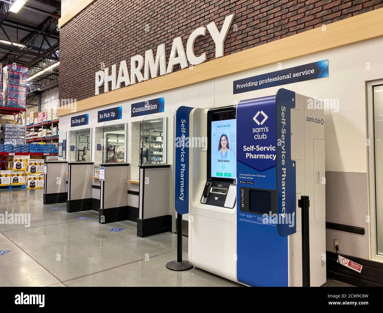Pharmacist counter sign hi-res stock photography and images - Alamy