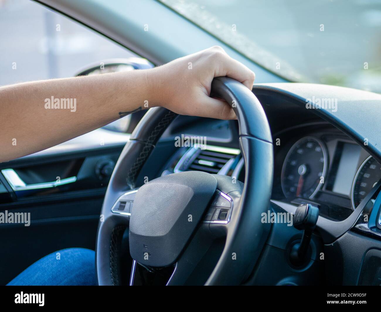 Vintage hands on steering wheel hi-res stock photography and images - Alamy