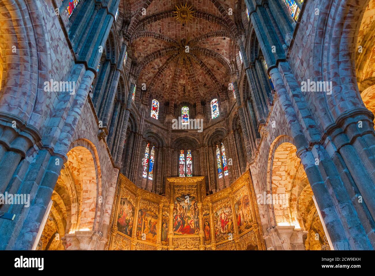 Altar mayor y bóveda de la catedral de Ávila. Castilla León. España ...