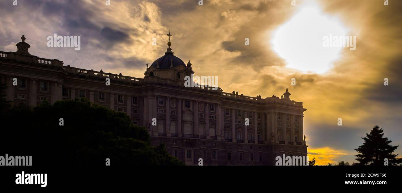 Ciudad capital al atardecer hi-res stock photography and images - Alamy