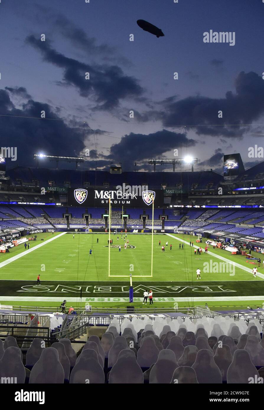 Blimp stadium hi-res stock photography and images - Alamy