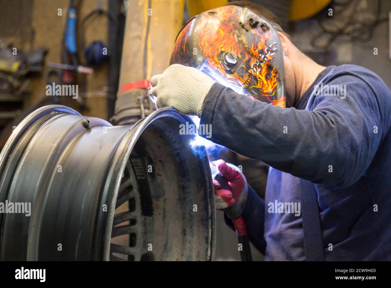 Welding a wheel rim from an aluminum car Stock Photo - Alamy