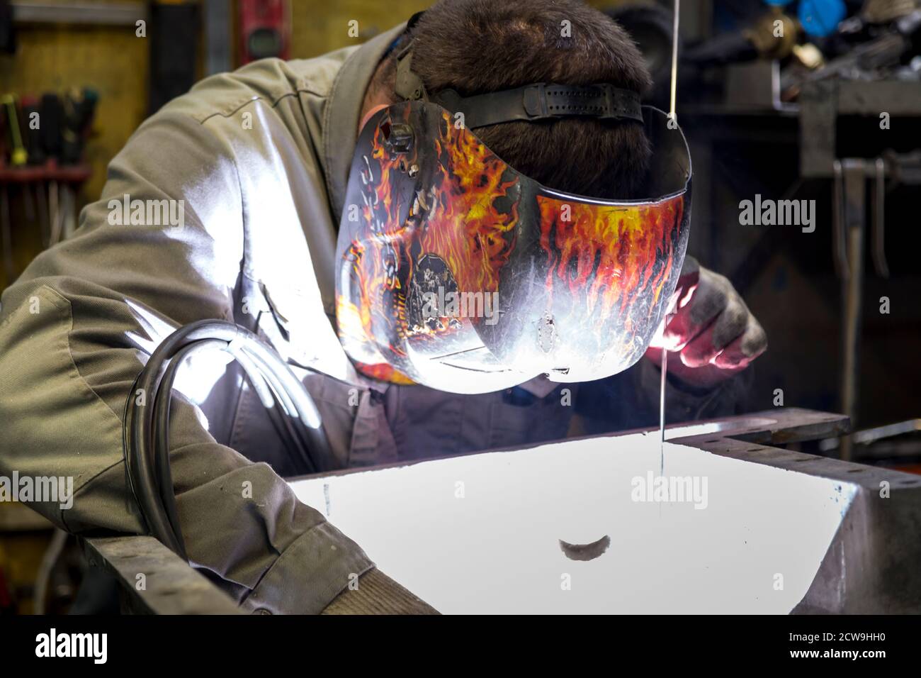 Welding a pallet from an aluminum engine Stock Photo - Alamy