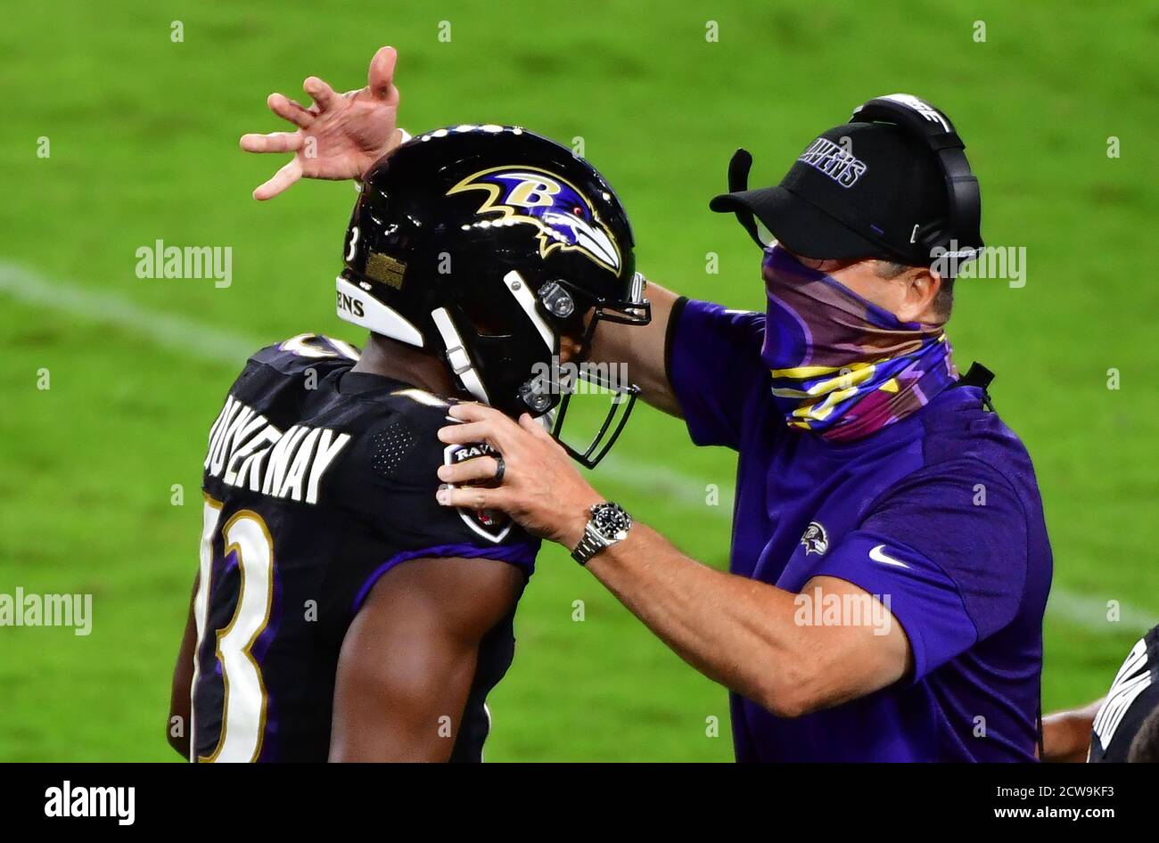 Kickoff return for a touchdown hi-res stock photography and images - Alamy