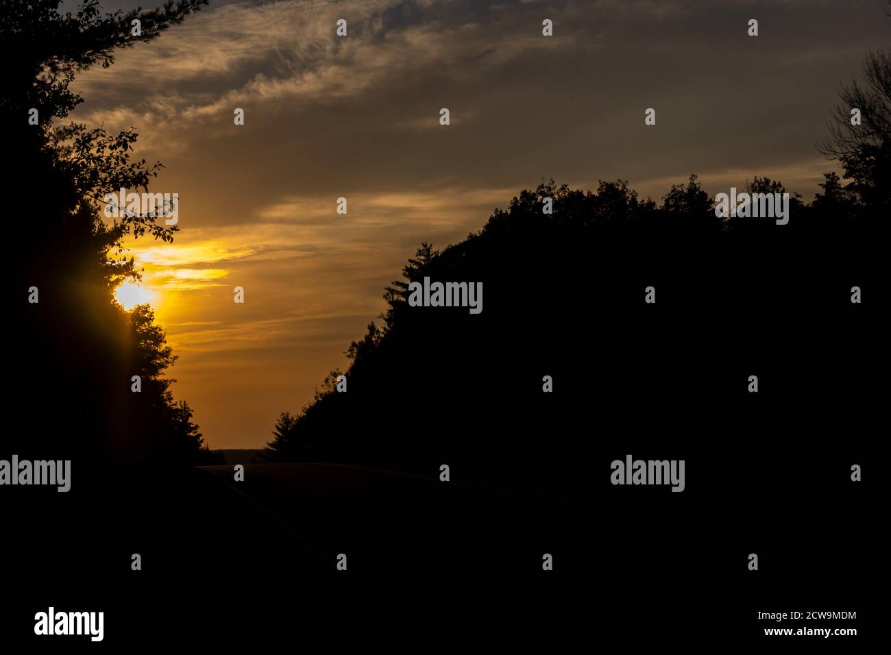 Two lane divided highway hi-res stock photography and images - Alamy