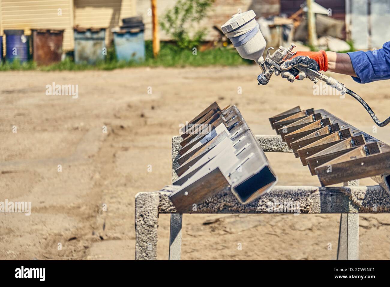 Spray gun paint hi-res stock photography and images - Alamy