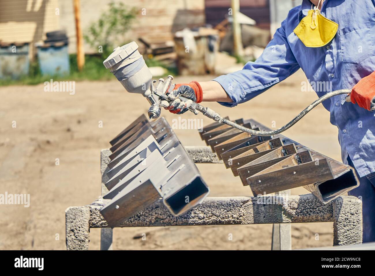 Spray gun paint hi-res stock photography and images - Alamy