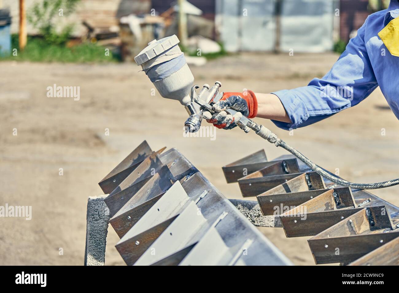 Spray gun paint hi-res stock photography and images - Alamy