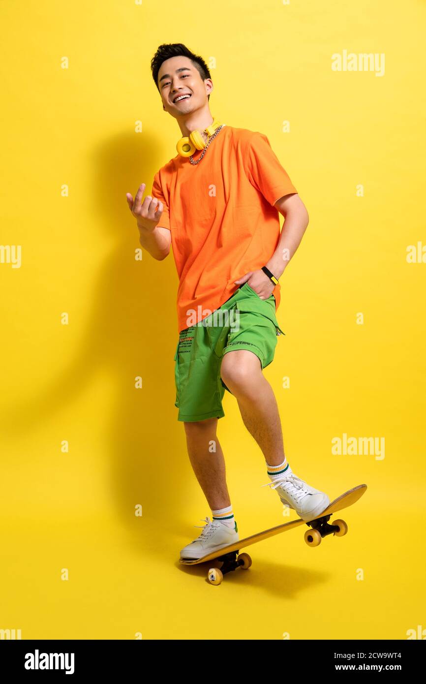 Skateboarding young man Stock Photo - Alamy
