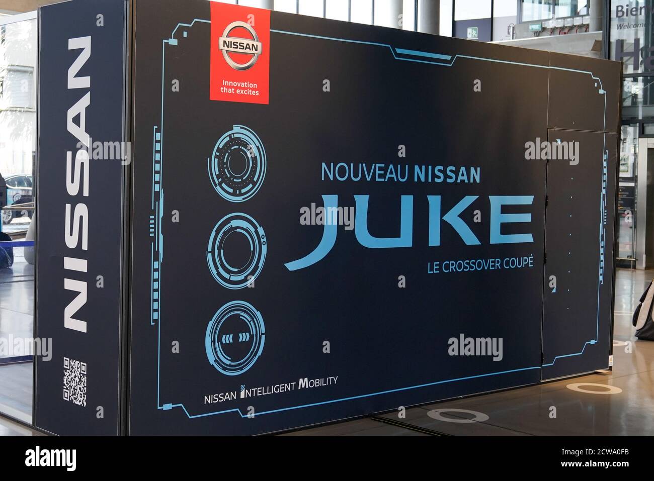 Bordeaux , Aquitaine / France - 09 25 2020 : Nissan juke logo sign for ...