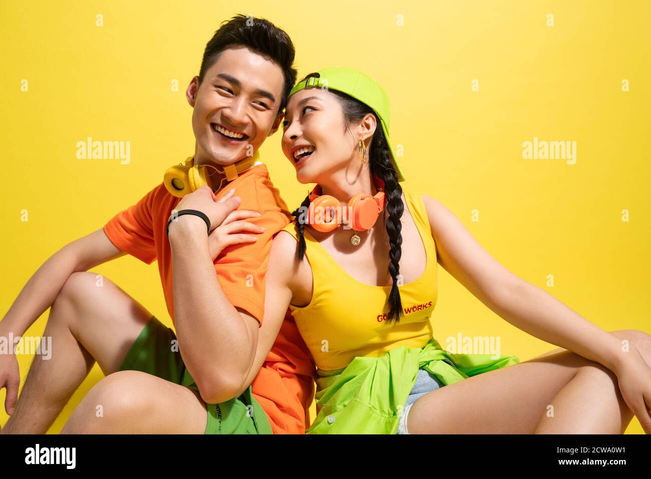 Sit back to back chat fashionable young couples Stock Photo - Alamy