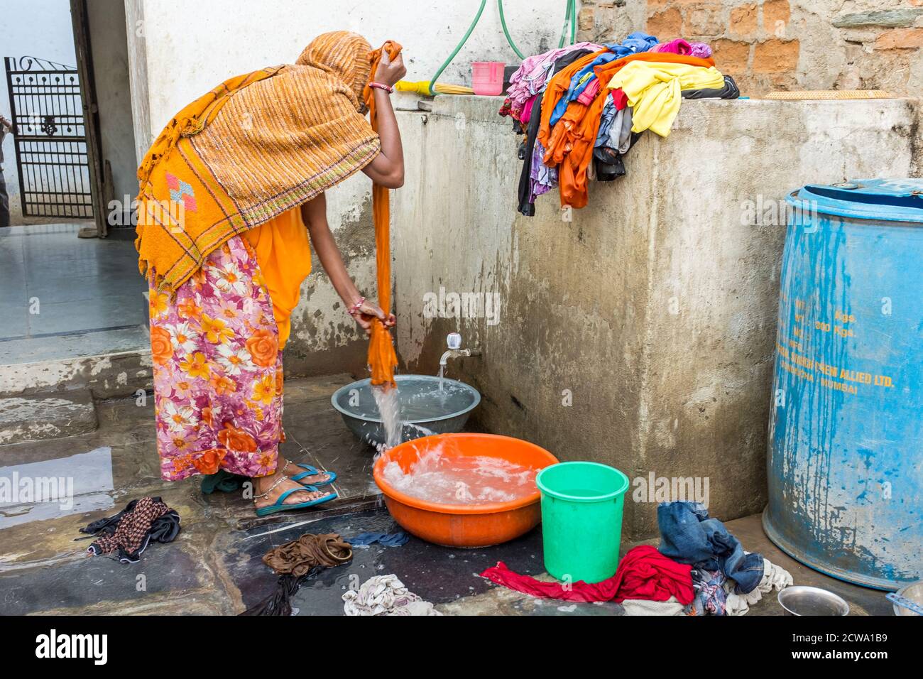 Woman bowl washing clothes hi-res stock photography and images - Alamy