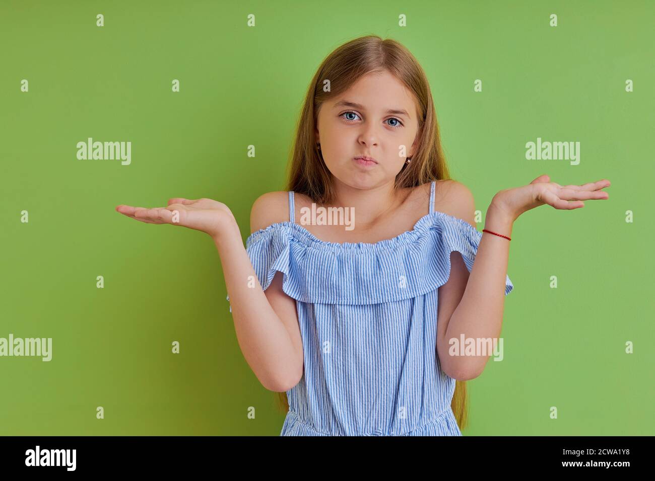 Child shrug face hi-res stock photography and images - Alamy