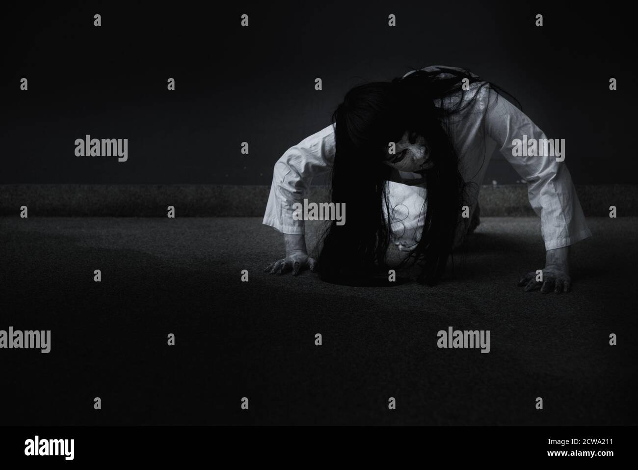 Woman crawling ghost hi-res stock photography and images - Alamy