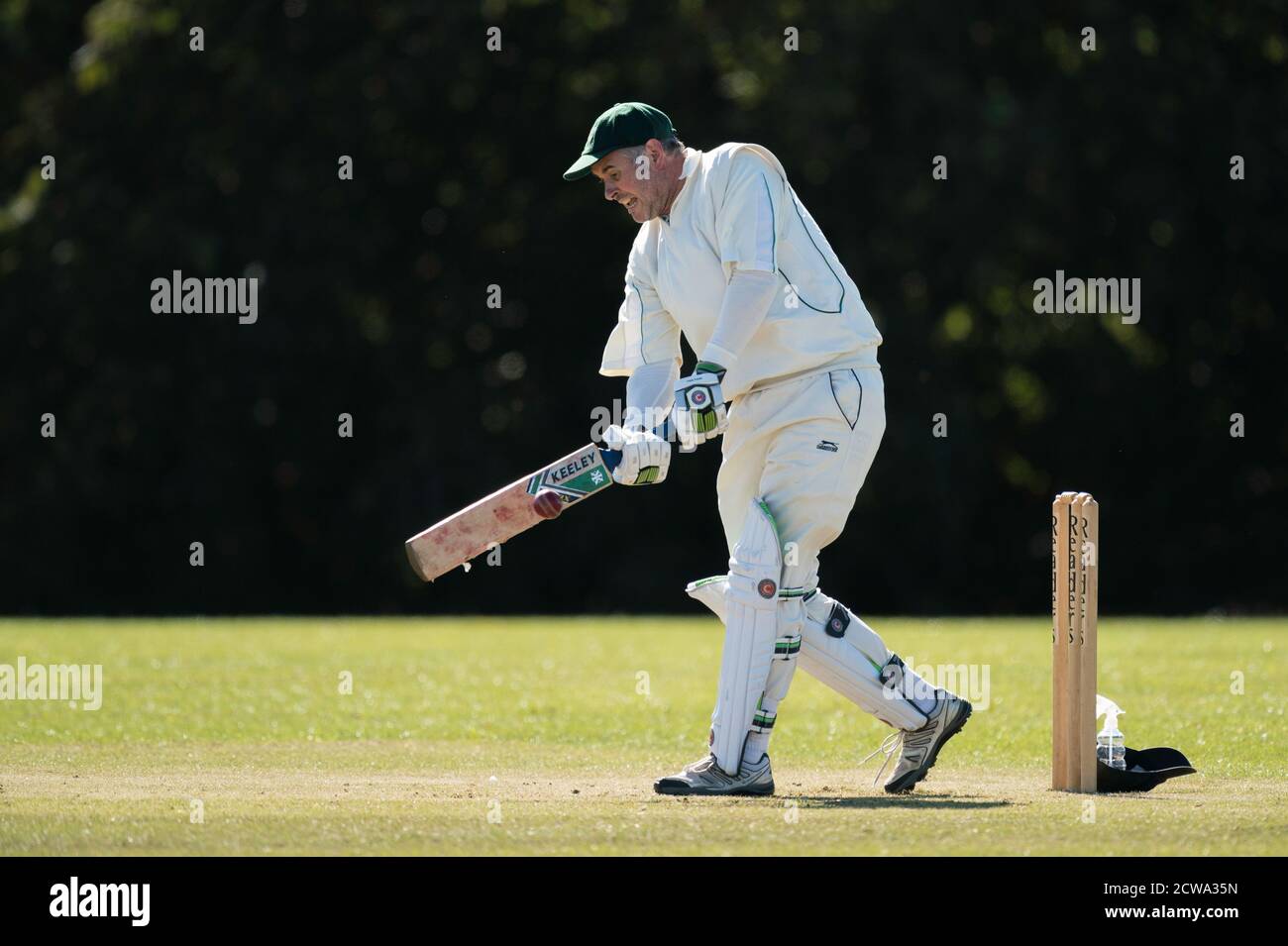 Hitting cricket shot hi-res stock photography and images - Alamy