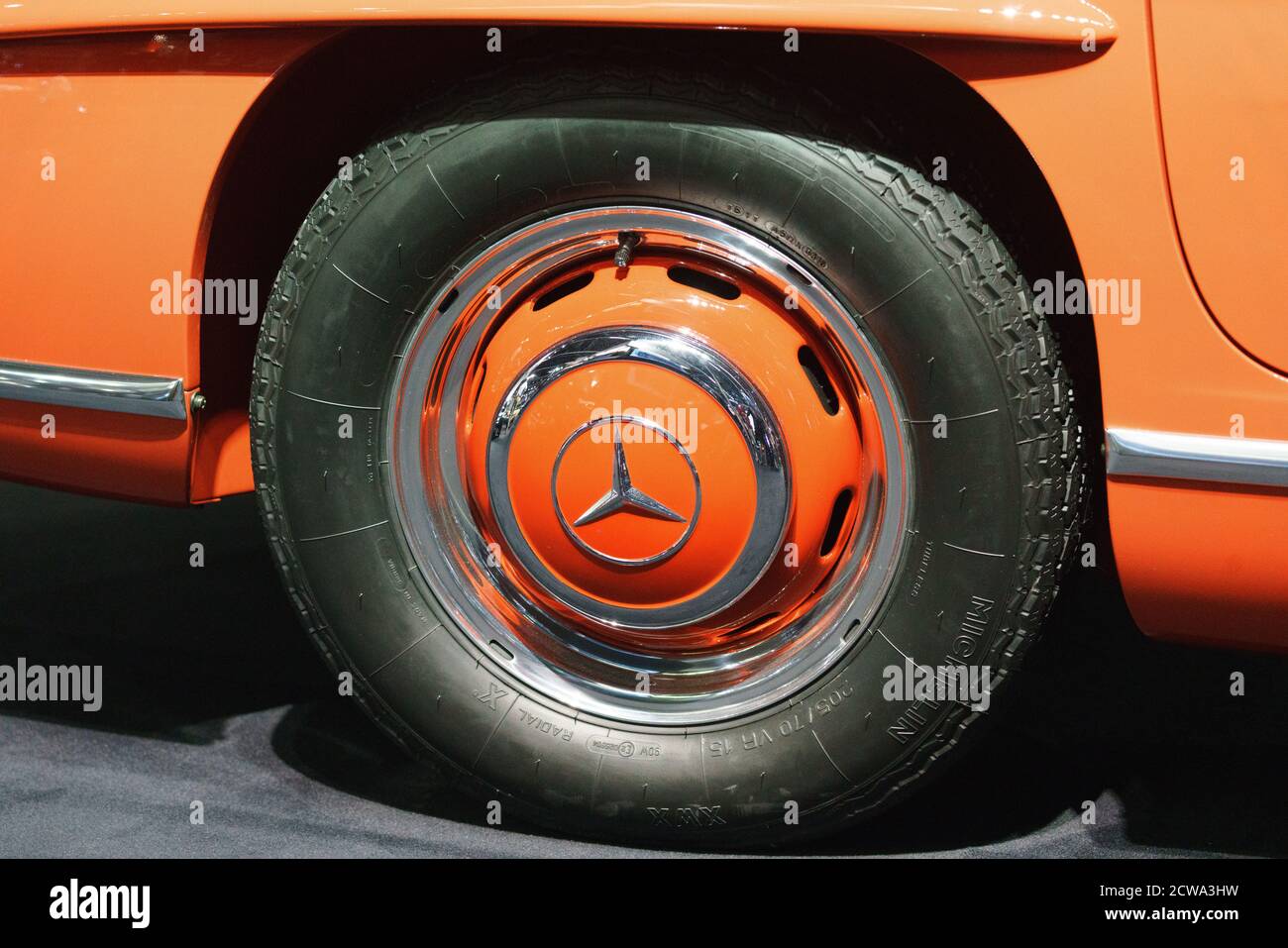 Mercedes benz 190 sl steering wheel hi-res stock photography and images ...