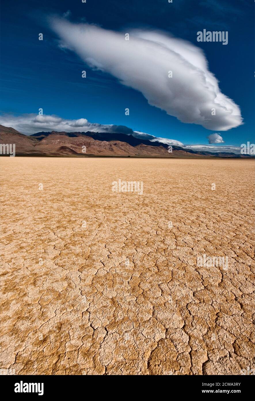 Alkali lake basin hi-res stock photography and images - Alamy