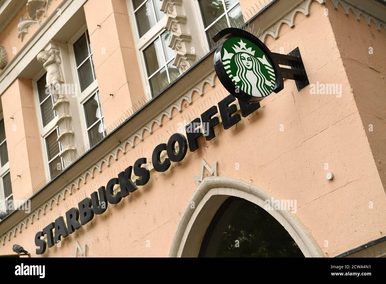 Munich, Deutschland. 28th Sep, 2020. Starbucks Coffee branch ...