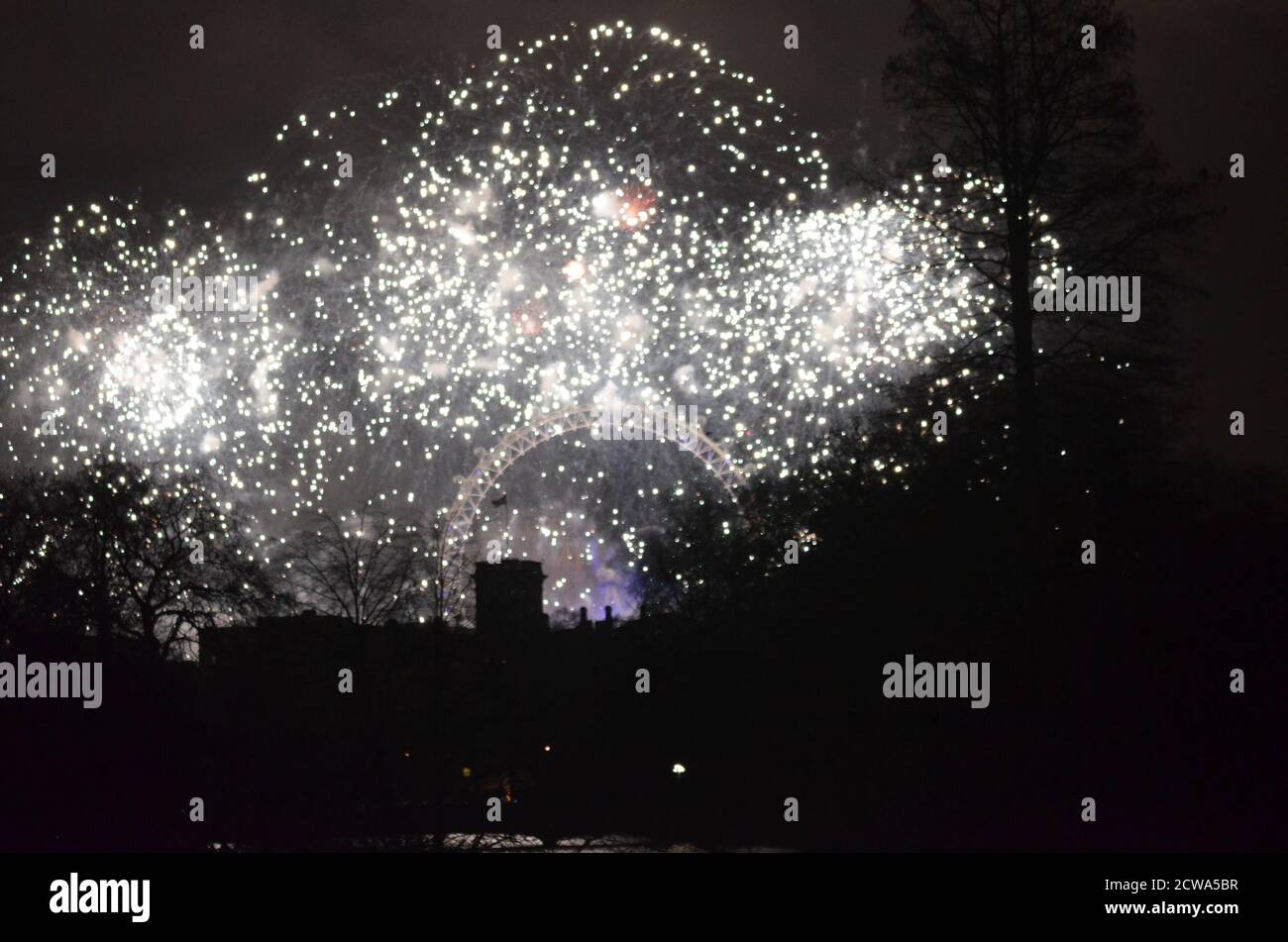 London fireworks hi-res stock photography and images - Alamy