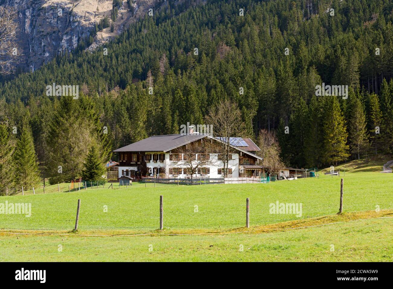 Oberstdorf, Stillachtal, Bergbauernhof, Wiesen, Bergwald, Bayern, Deutschland Stock Photo - Alamy