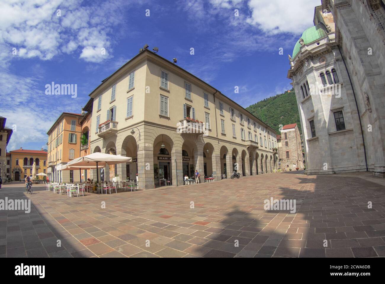 Medieval como cathedral on lake como hi-res stock photography and ...