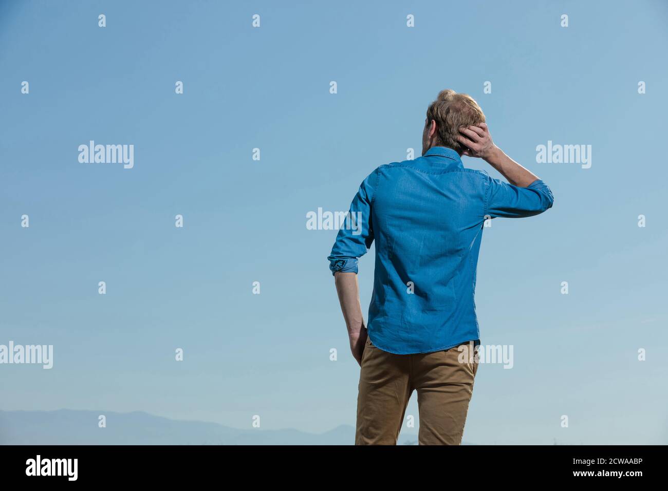 Man scratching head back hi-res stock photography and images - Alamy