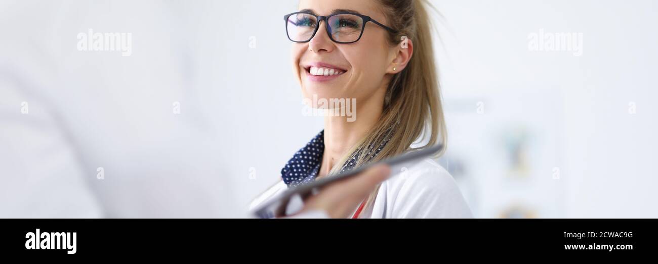 Female doctor smiles and communicates with colleague Stock Photo - Alamy