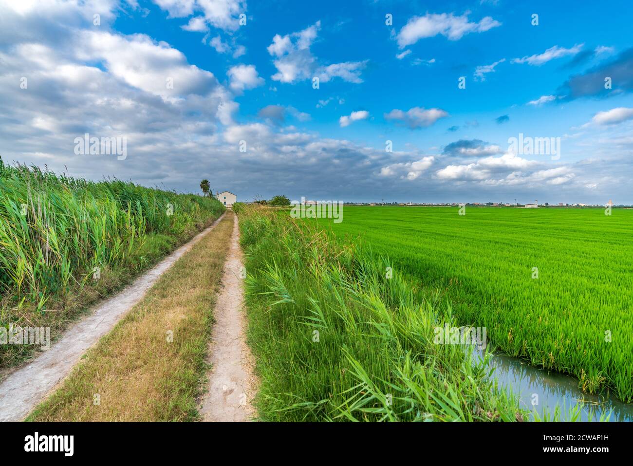 Track house hi-res stock photography and images - Alamy