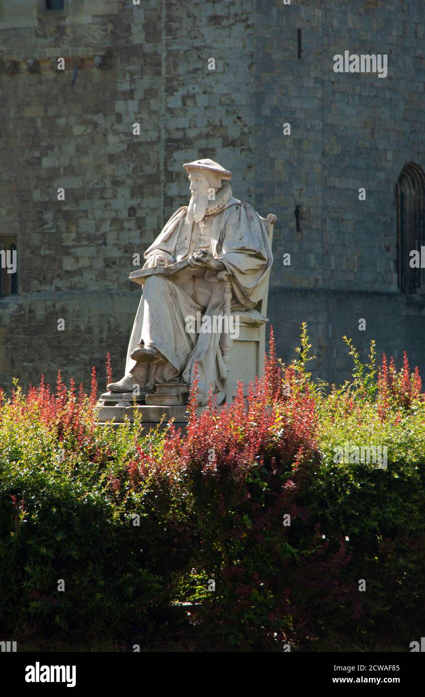 Statue of writer and theologian Richard Hooker, The Cathedral, Exeter ...
