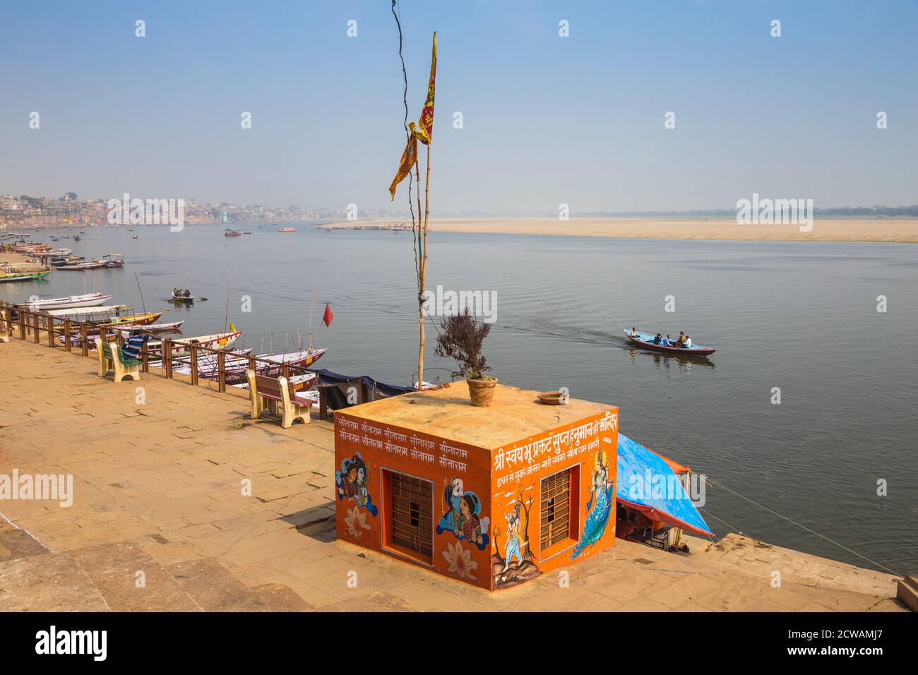 India, Uttar Pradesh, Varanasi, Southern Ghats, Shrine Stock Photo - Alamy