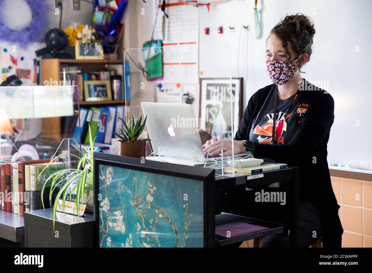 Plexiglass classroom hi-res stock photography and images - Alamy