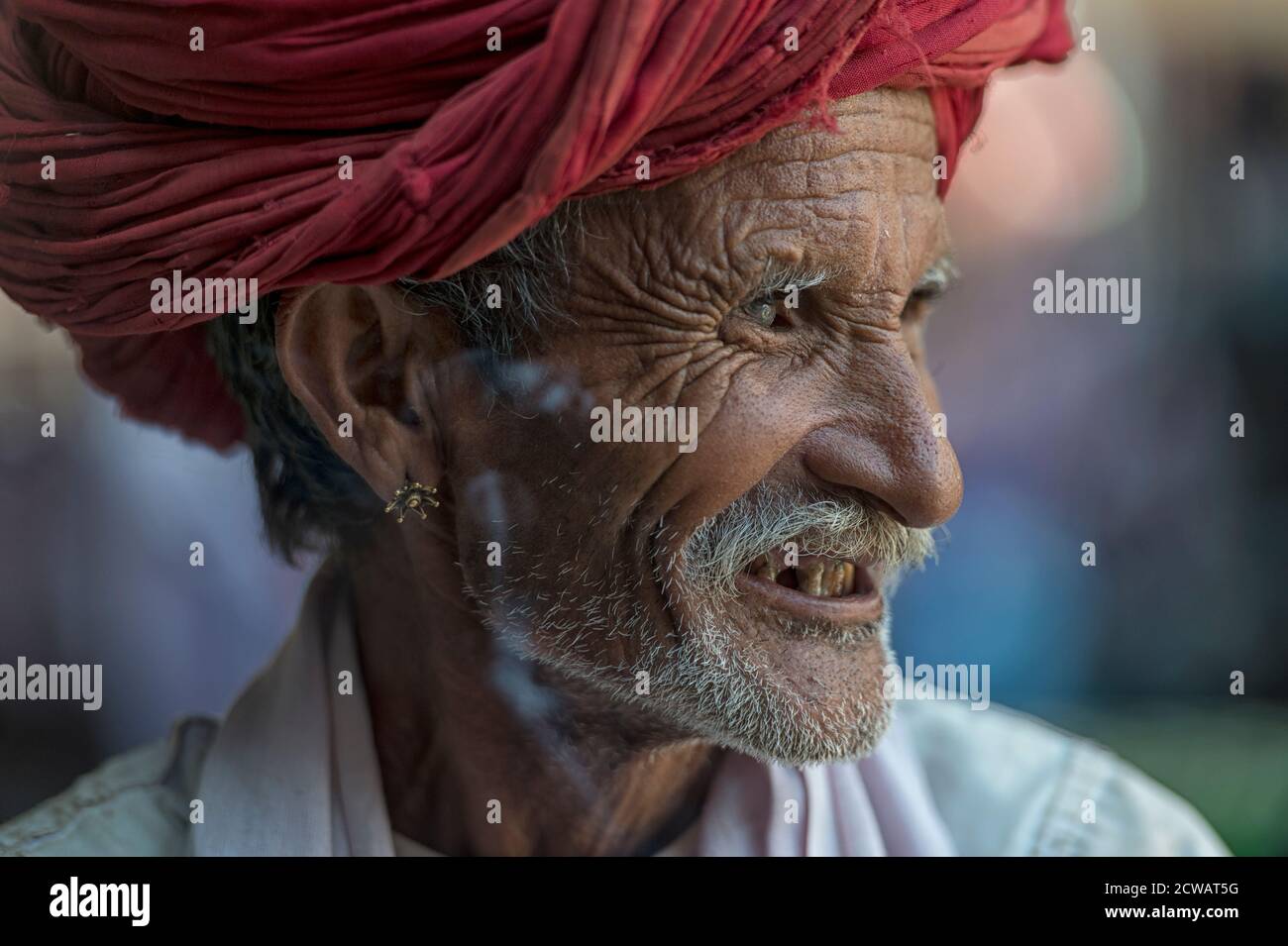 Daily life of unidentified local Indian faces in the street of India ...