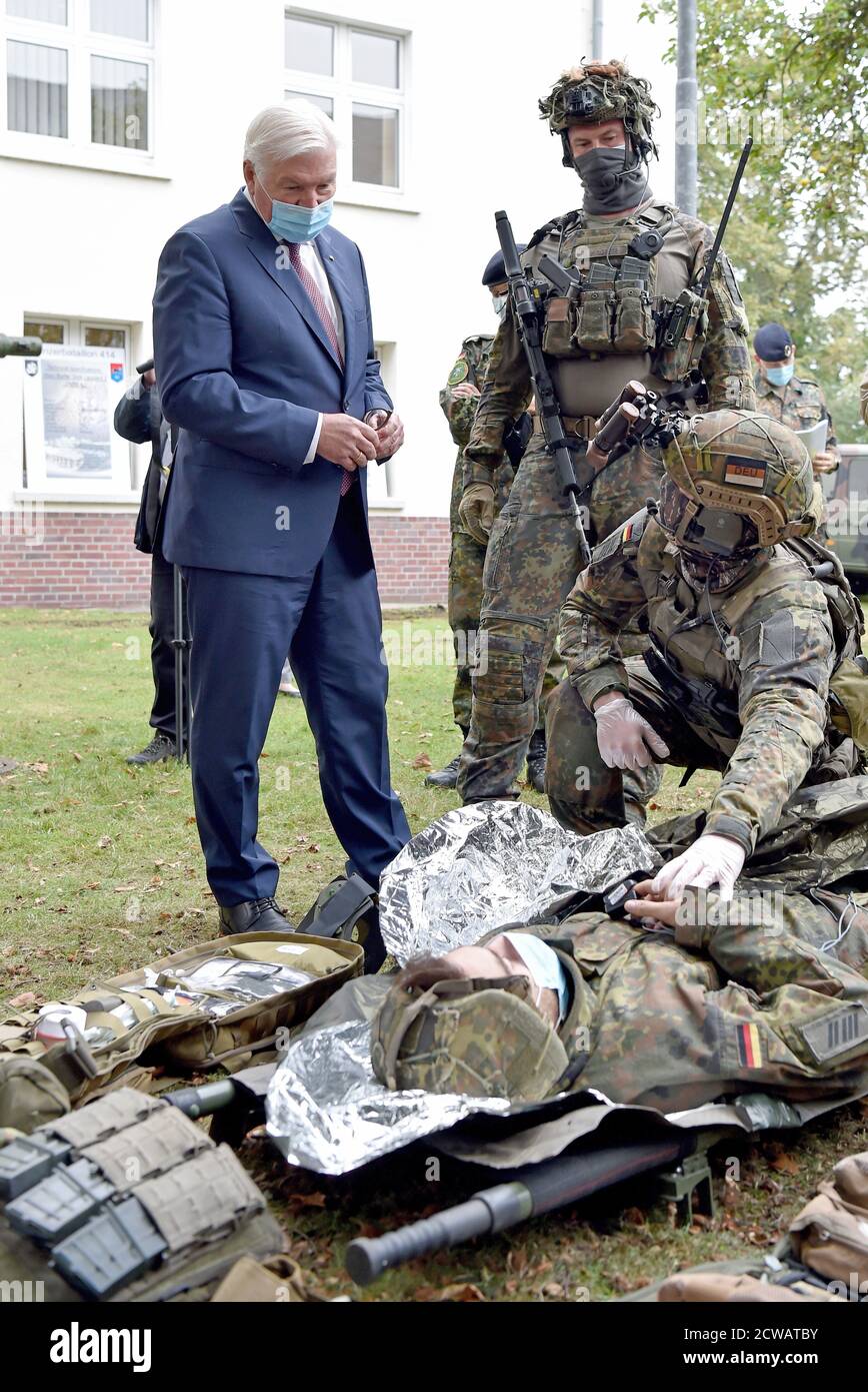 German soldiers explain hi-res stock photography and images - Alamy