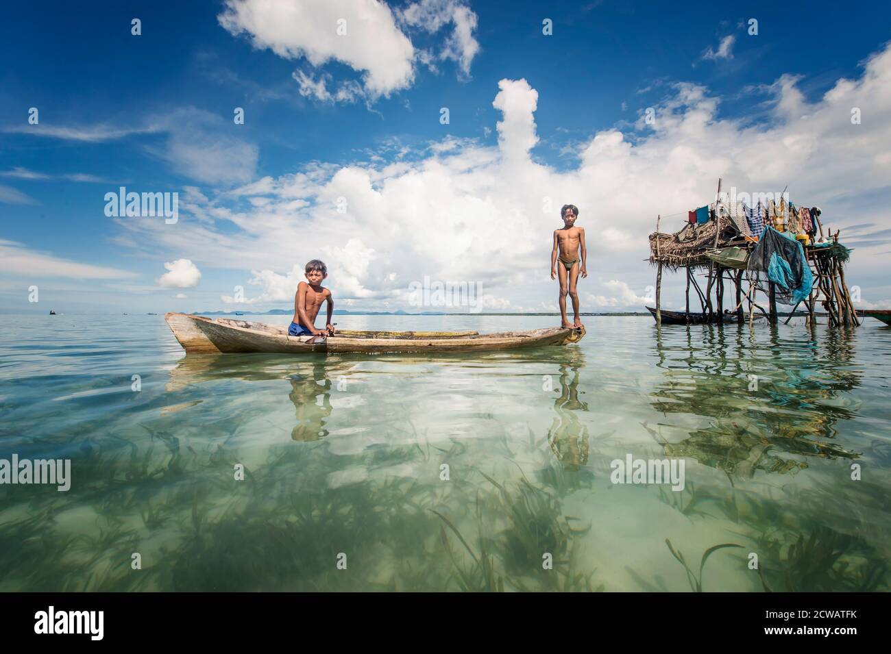 Nomadic Sea Gypsy around the island in Semporna, Sabah, Malaysia ...