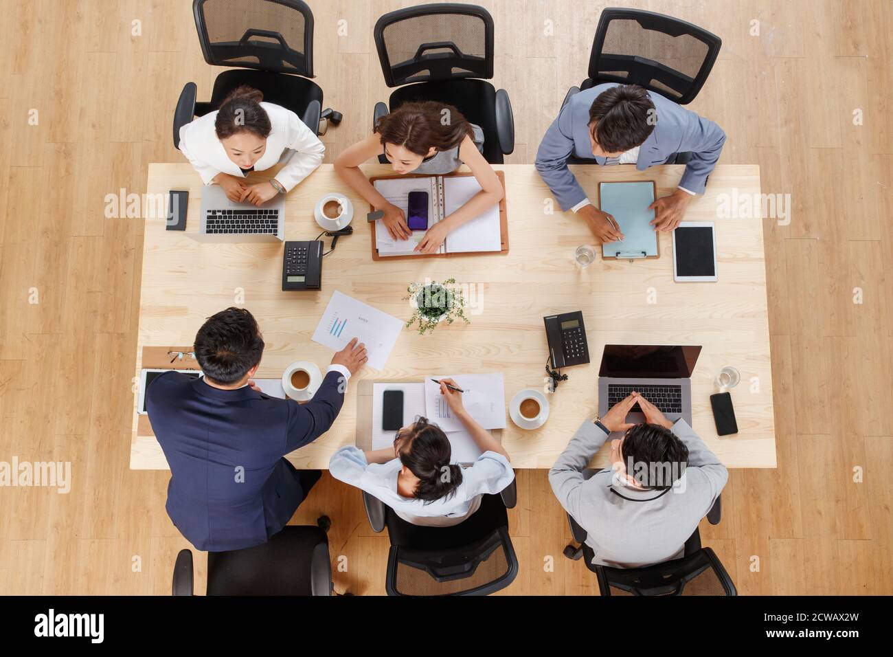 Meeting room desk high angle hi-res stock photography and images - Alamy